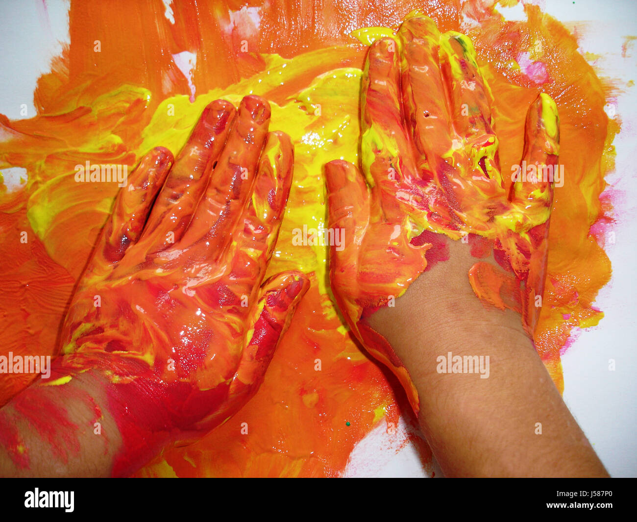 Fingerfarben hi-res stock photography and images - Alamy