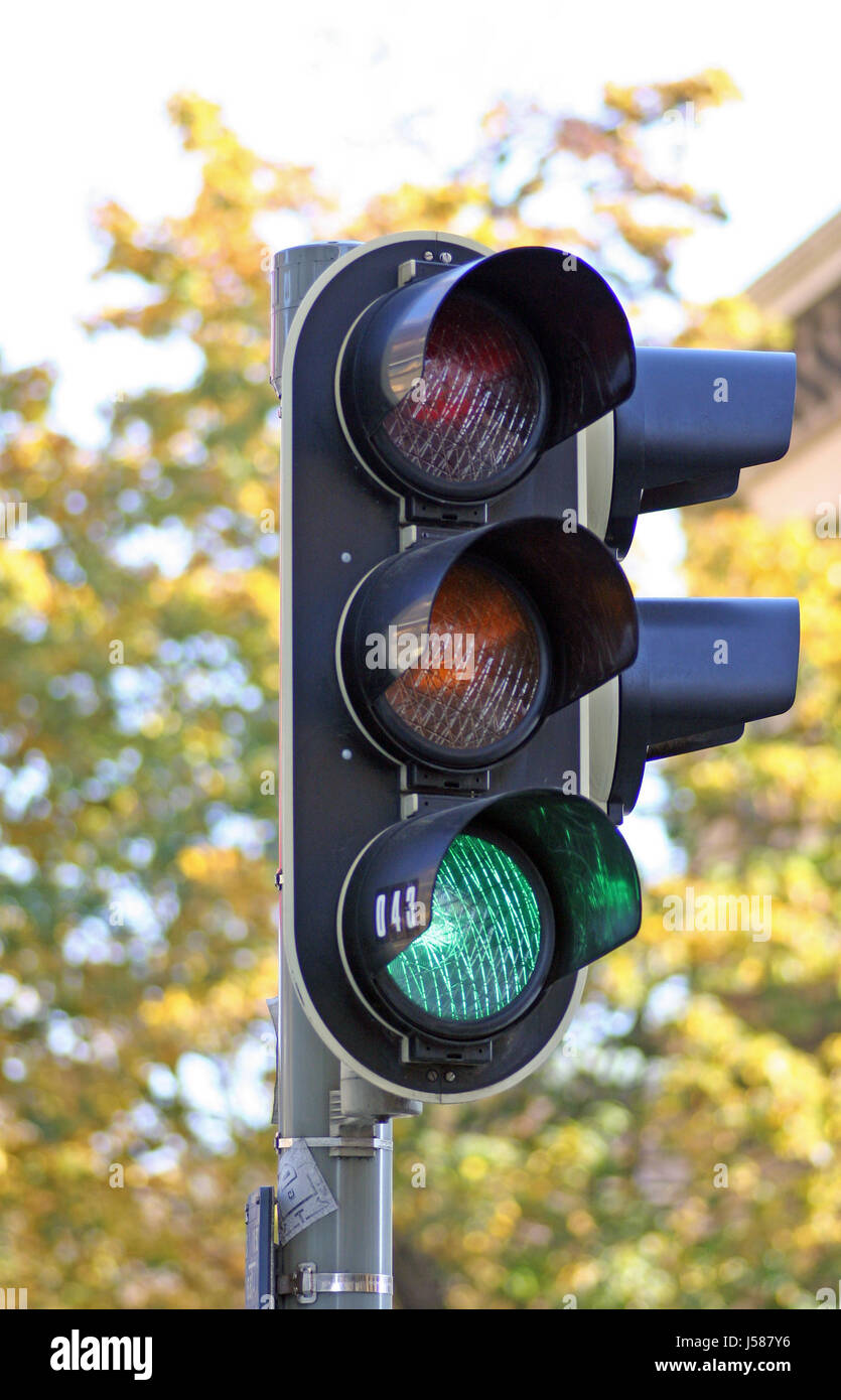 Grne ampel hi-res stock photography and images - Alamy