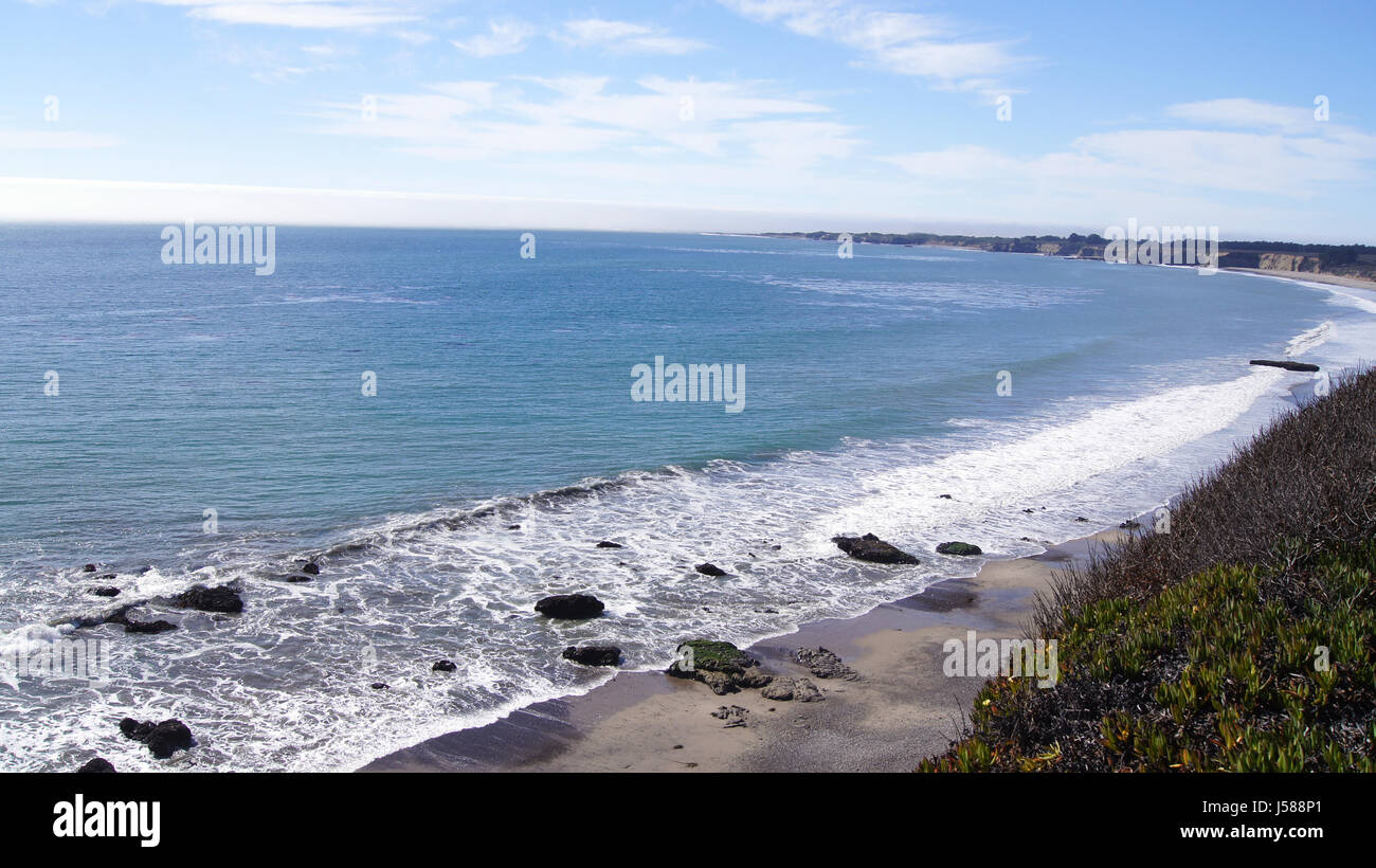 BIG SUR, CALIFORNIA, UNITED STATES - OCT 7, 2014: Cliffs at Pacific ...
