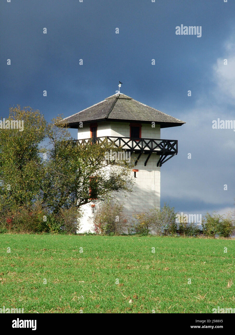 Roman rampart hi-res stock photography and images - Alamy