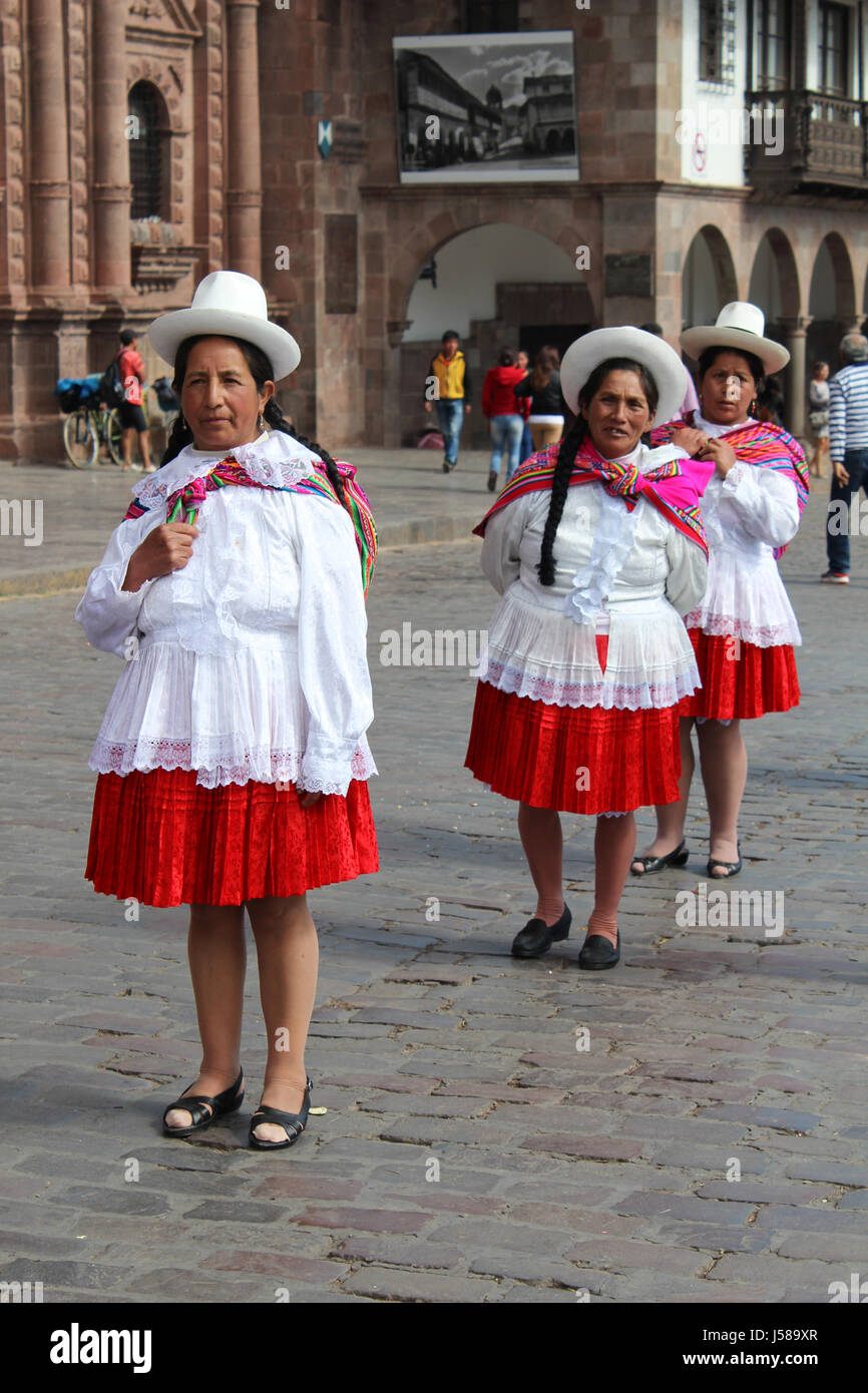 Native woman peru hi-res stock photography and images - Alamy