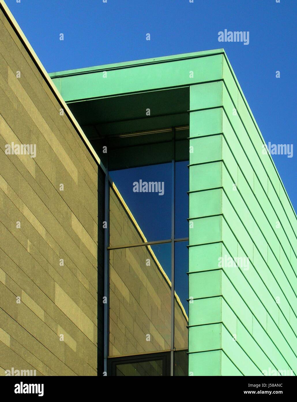 Mirror wall hi-res stock photography and images - Alamy