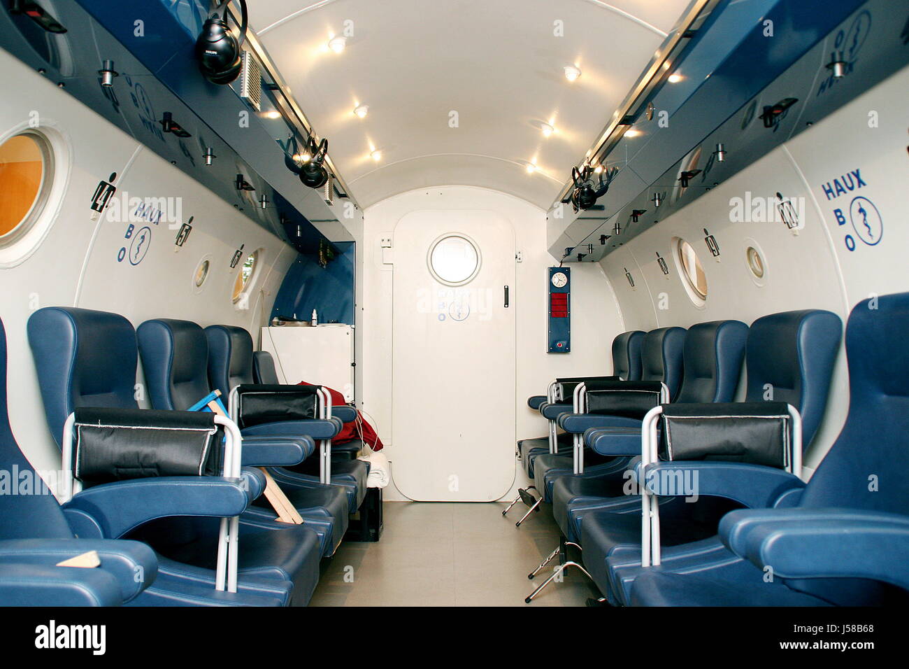 Compression chamber hi-res stock photography and images - Alamy