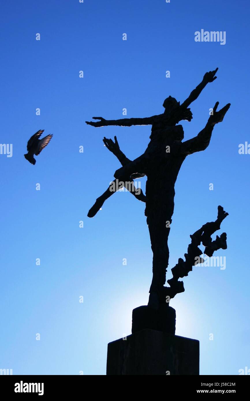 bird and statue Stock Photo - Alamy