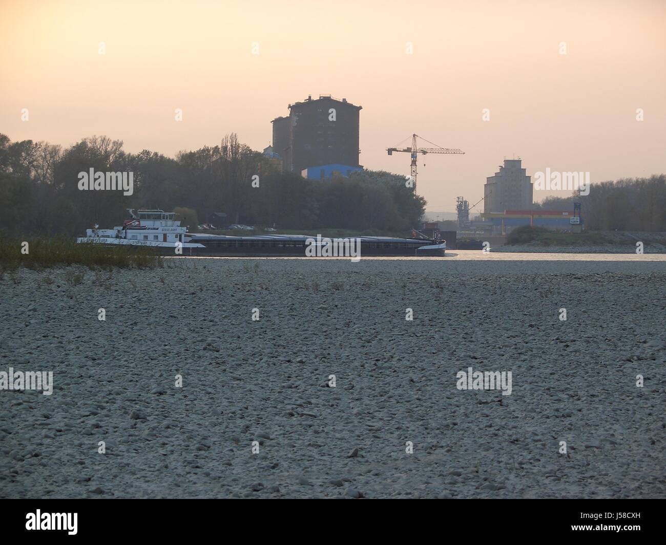 Silly ship hi-res stock photography and images - Alamy