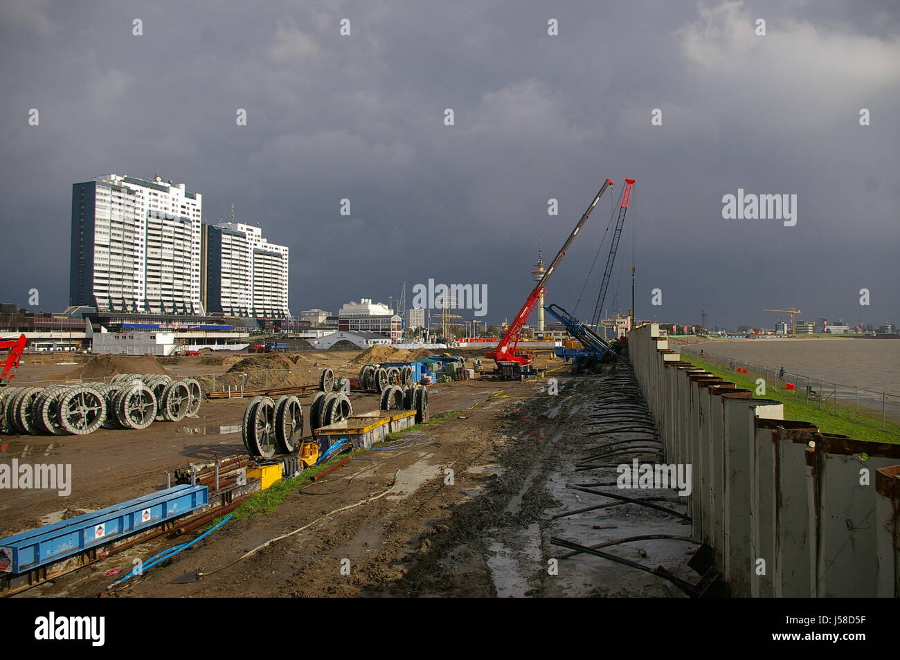 Dyke construction hi-res stock photography and images - Alamy