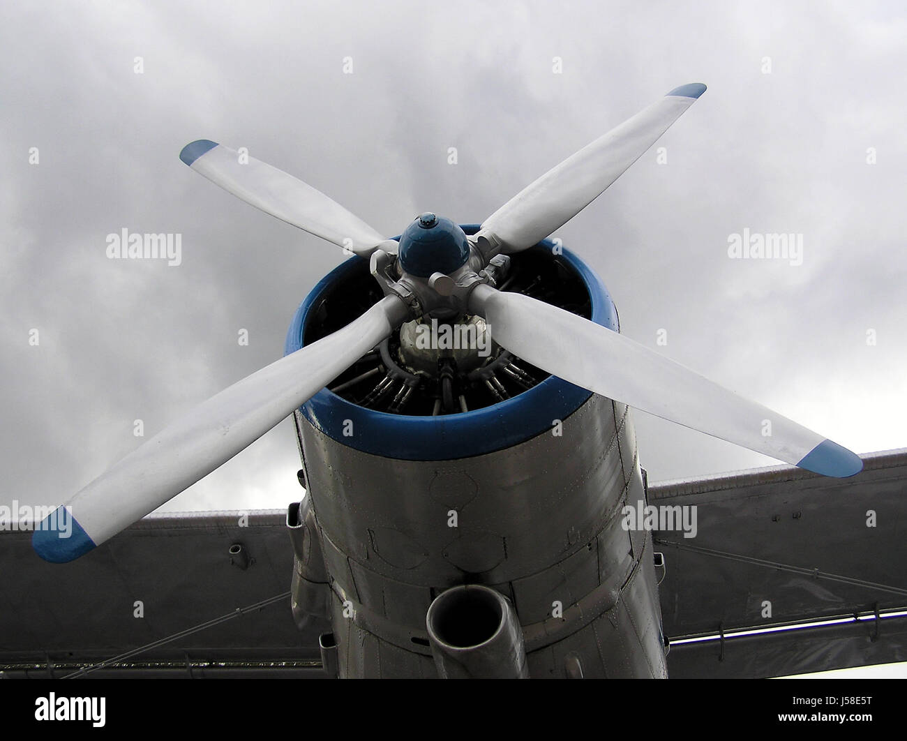 historical engine drive motor propeller silver rivet radial engine ...