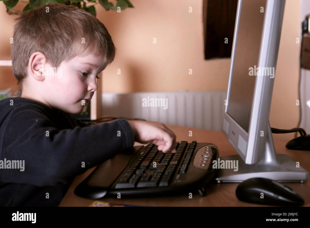 Tinkerer hi-res stock photography and images - Alamy