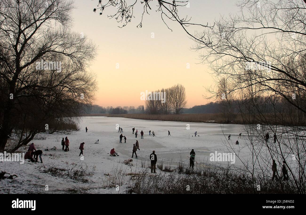 winter recuperation stroller idyll to ice-skate snow humans human ...