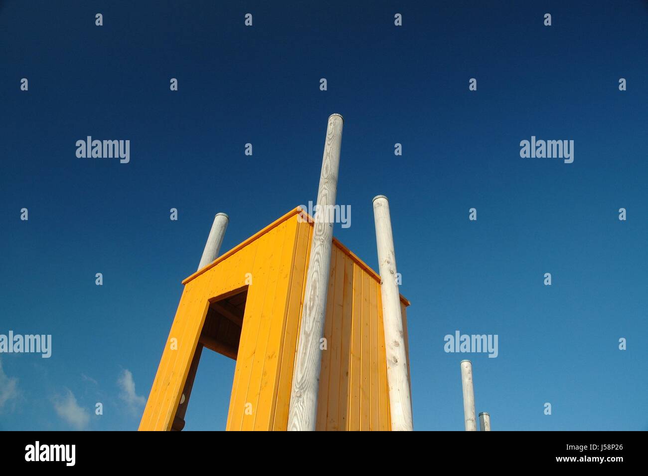 blue wood framehouse pillar complementary colours colour contrast post ...
