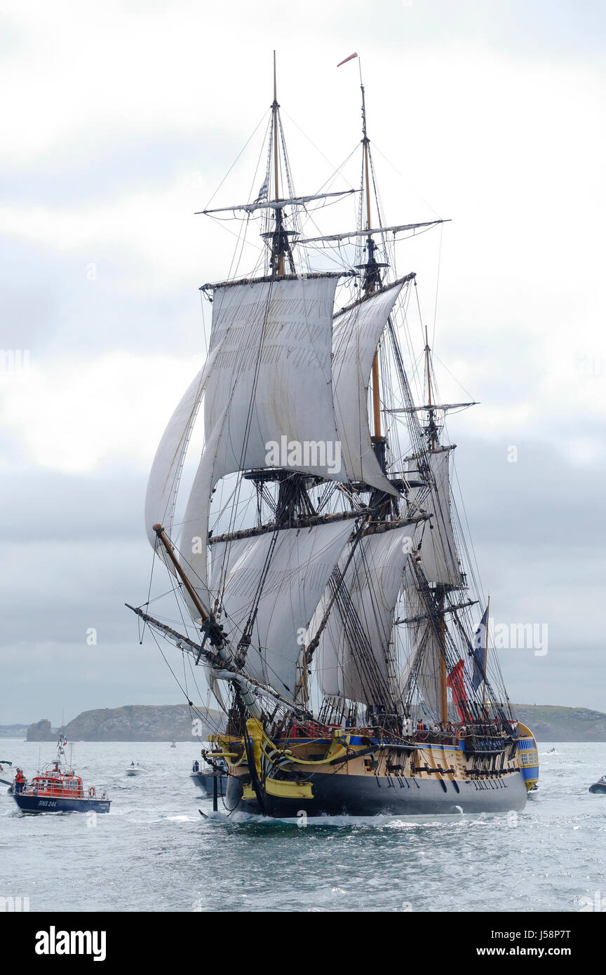 Frigate L'Hermione in the Bay of Saint-Malo, homeport : Rochefort ...