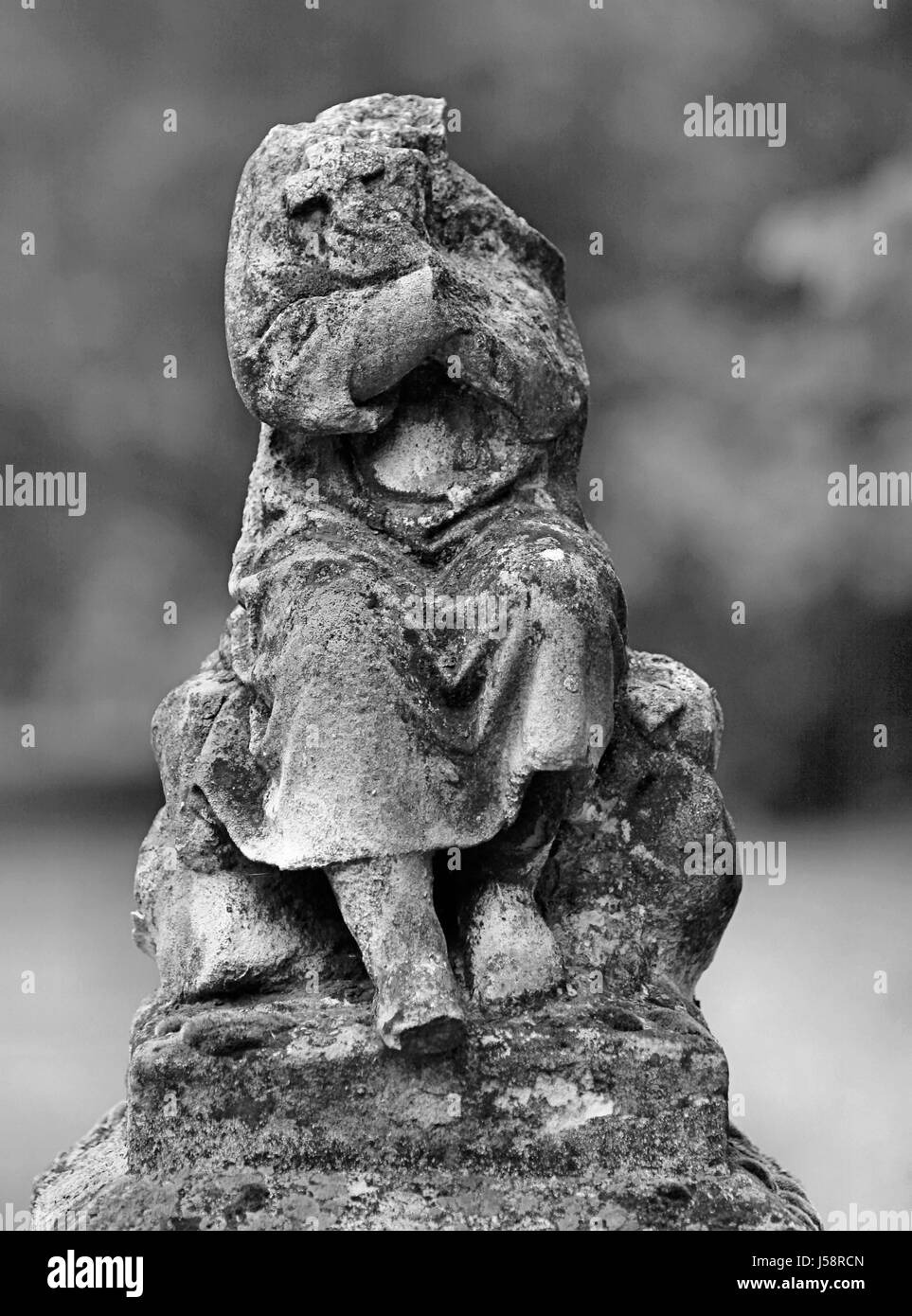 Black cemetery hi-res stock photography and images - Alamy