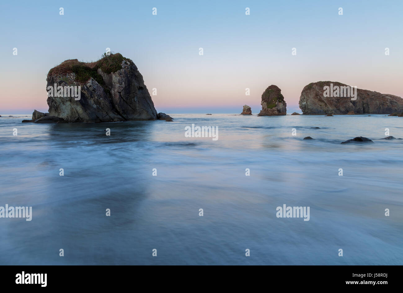 Harris Beach in Harris Beach State Park, Oregon, at early dawn Stock ...