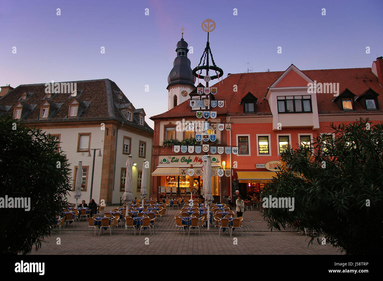 Eiscafe hi-res stock photography and images - Alamy