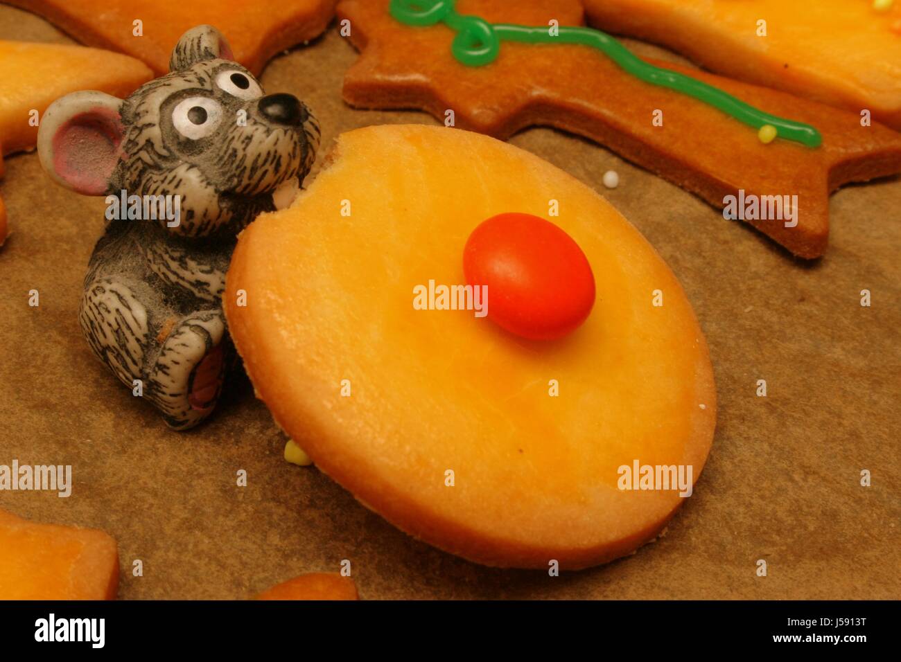 Mouse eat biscuit hi-res stock photography and images - Alamy
