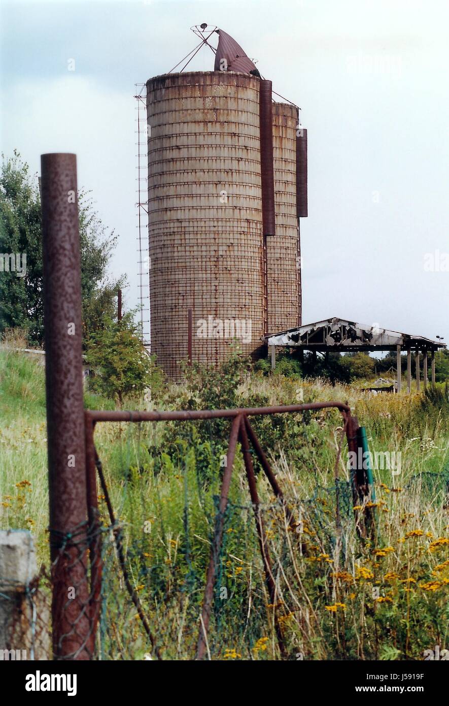 industry steel ruin rust style of construction architecture ...