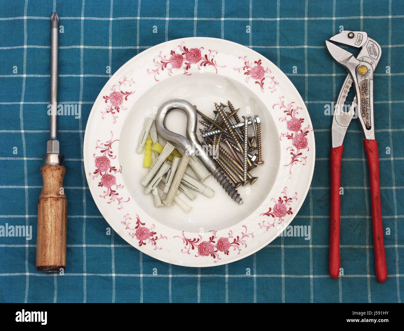 Plate screws hi-res stock photography and images - Alamy