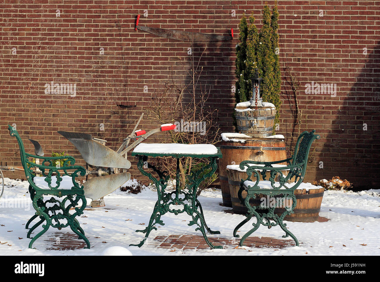 Barrel wall hi-res stock photography and images - Alamy