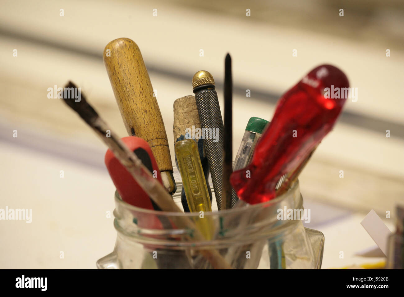 tool hardware aid materials safe-keeping screwdriver to store glassy ...