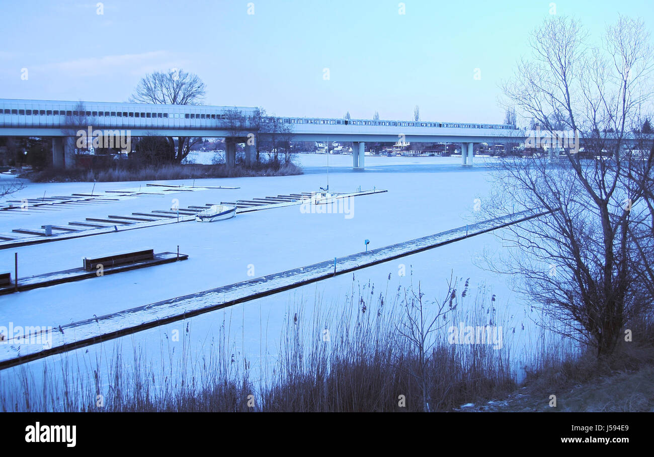 metro,cold,ice,frost,freeze,to feel chilly,snow,alte donau,minusgrade ...