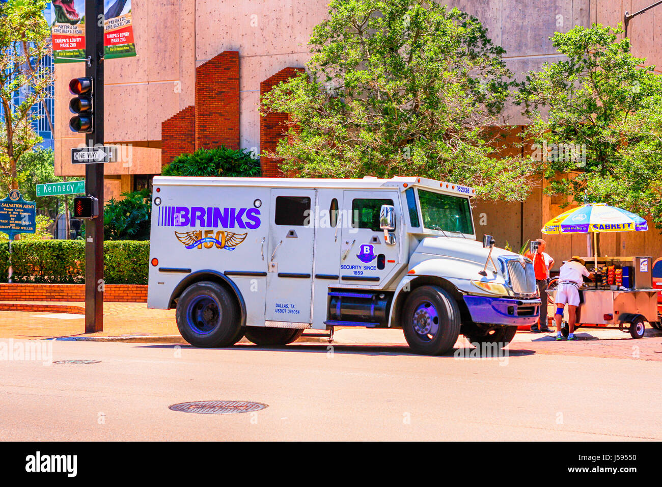 Brinks armored truck van hi-res stock photography and images - Alamy