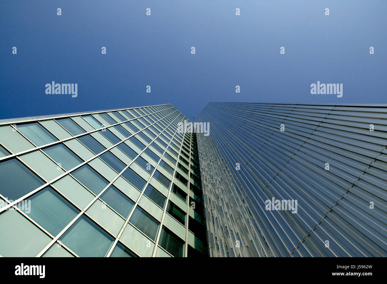 Three disc house hi-res stock photography and images - Alamy