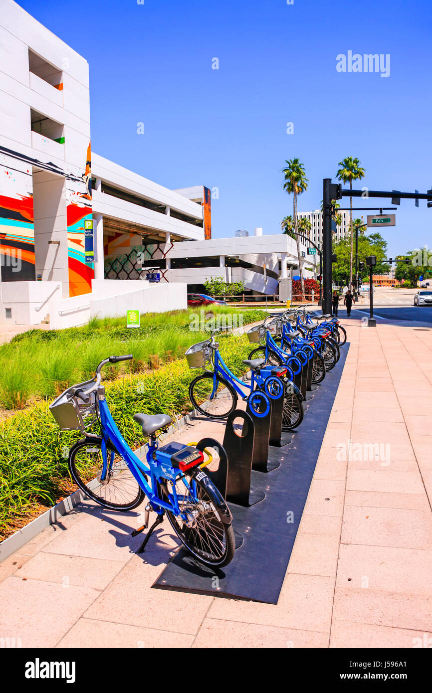 Rental cycles hi-res stock photography and images - Alamy