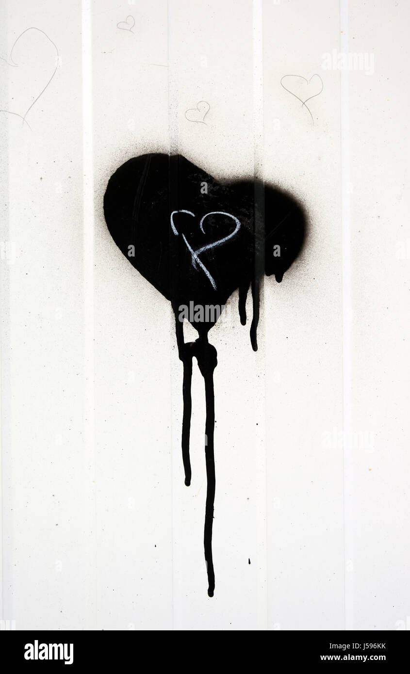 Graffiti art - heart Stock Photo - Alamy