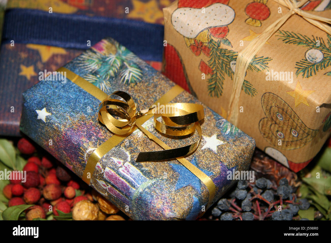 Mess christmas presents wrapping paper hi-res stock photography and ...