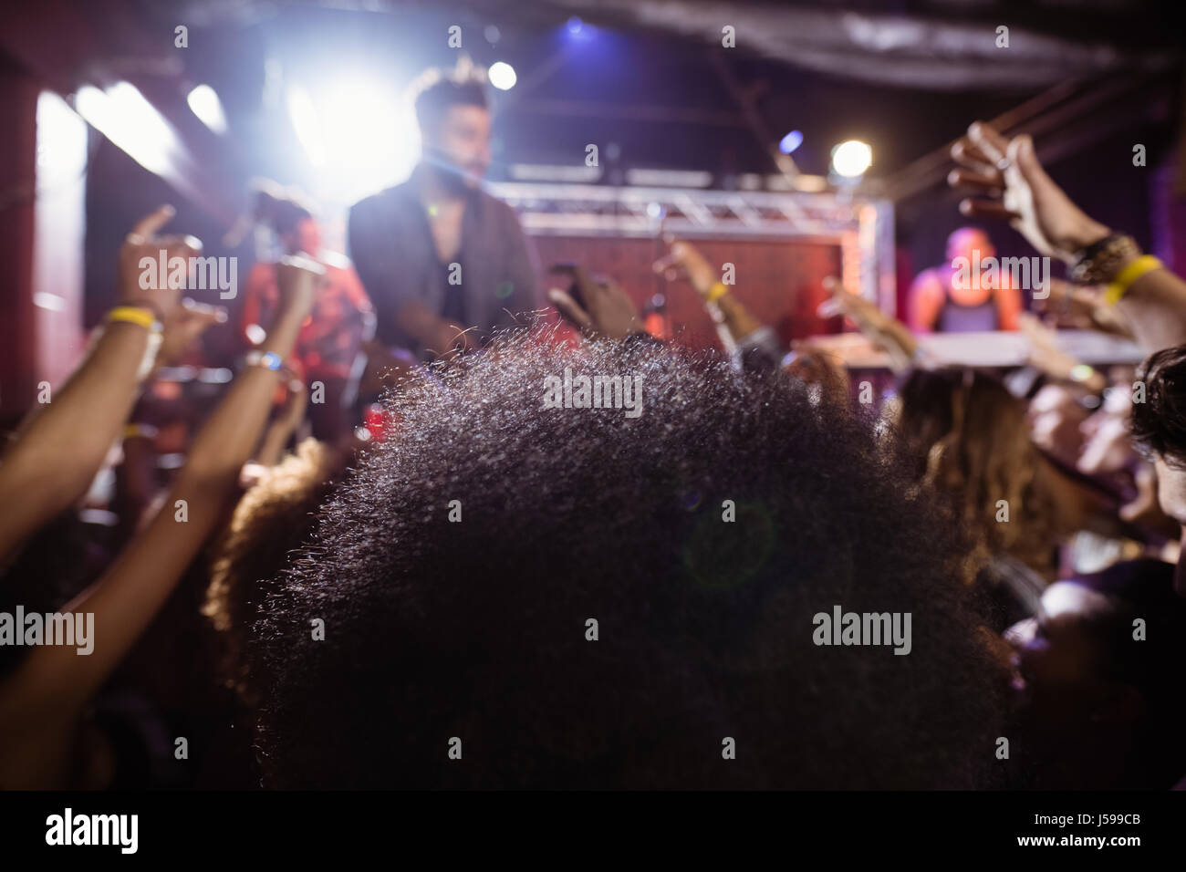 Nightclub crowd hi-res stock photography and images - Alamy