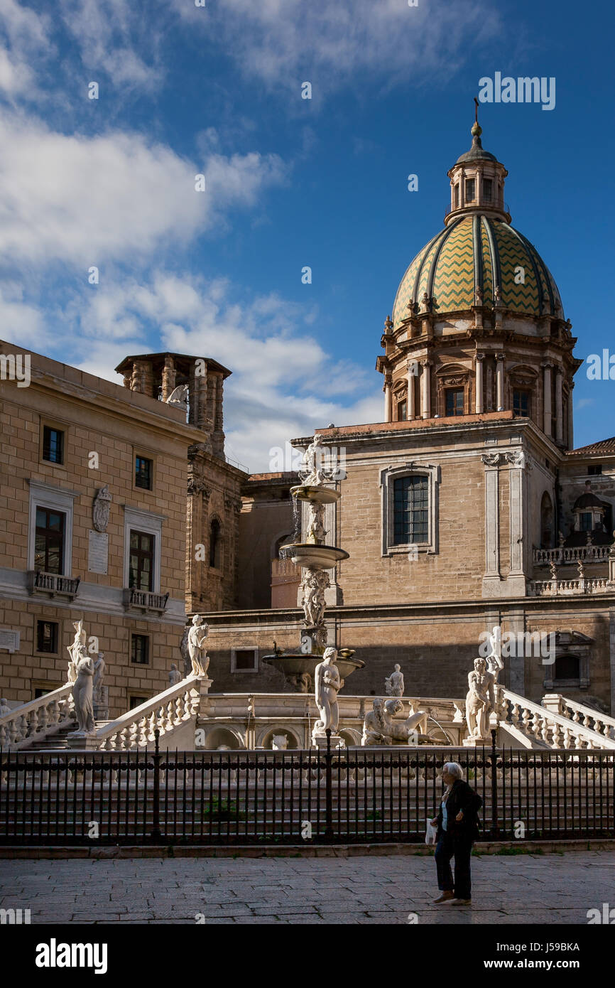 PALERMO, ITALY - October 13, 2009: Marble statue of Piazza Pretoria ...
