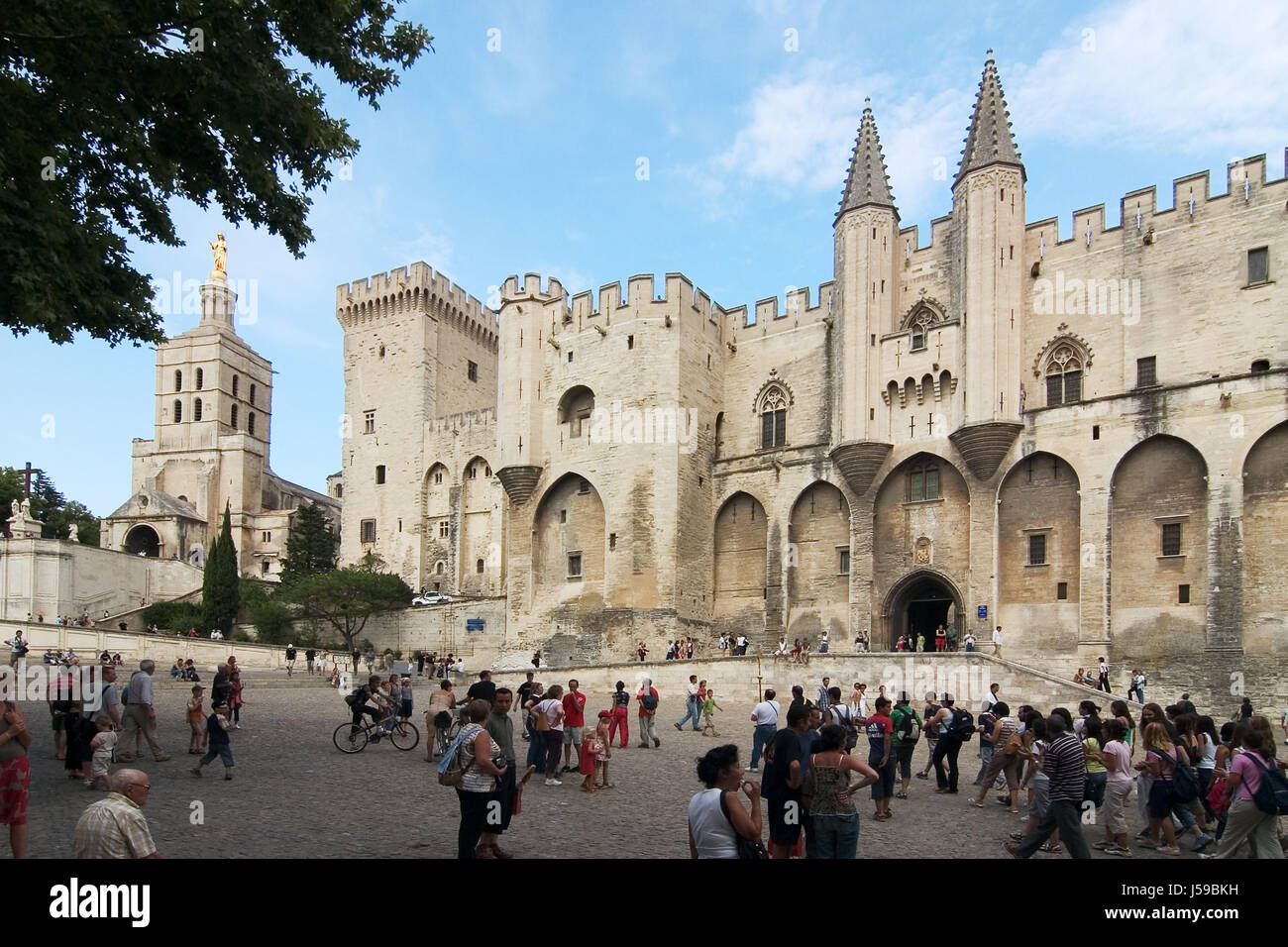 church france palace residence catholicism building middle ages ...