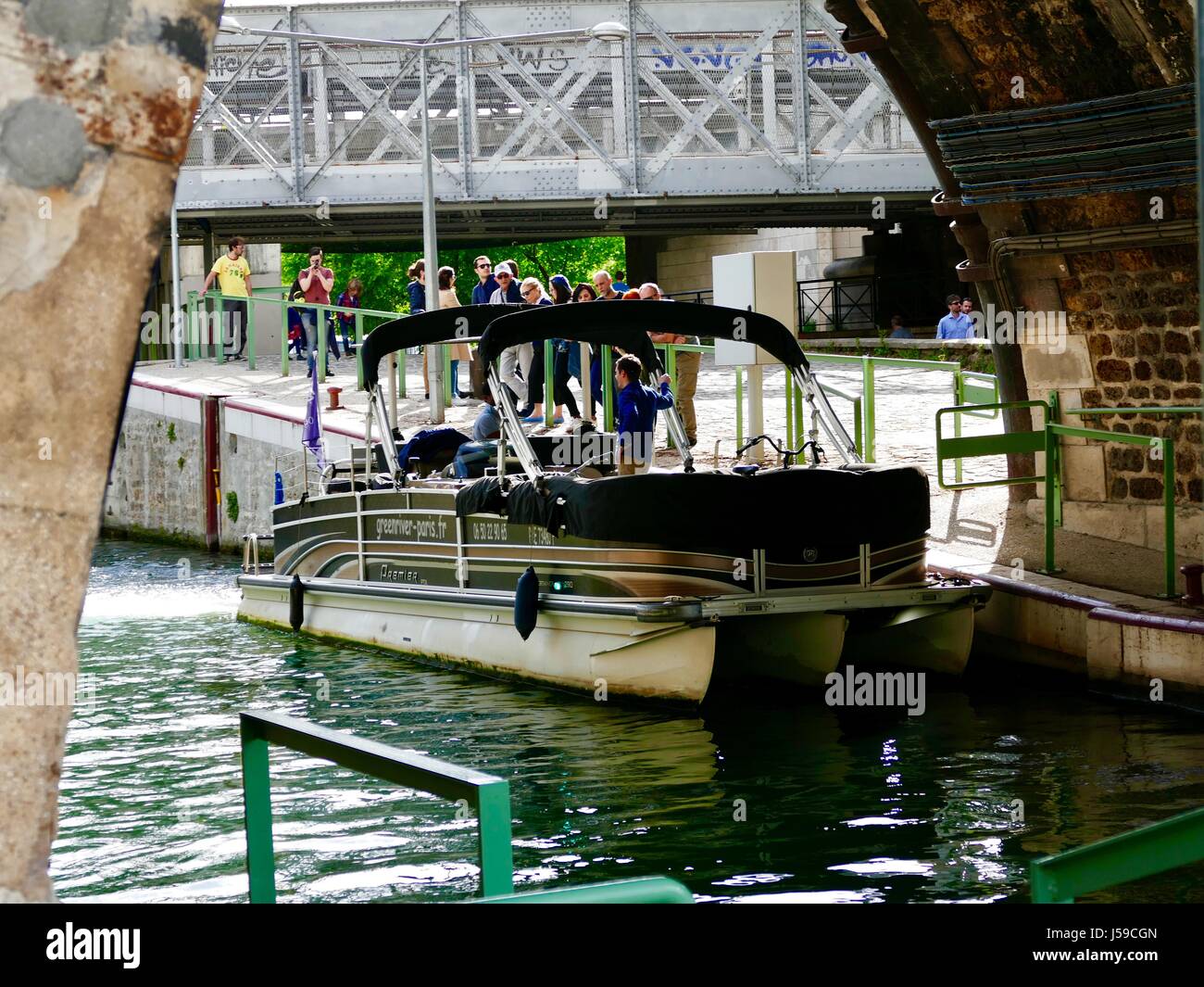 Boat in arsenal lock hi-res stock photography and images - Alamy