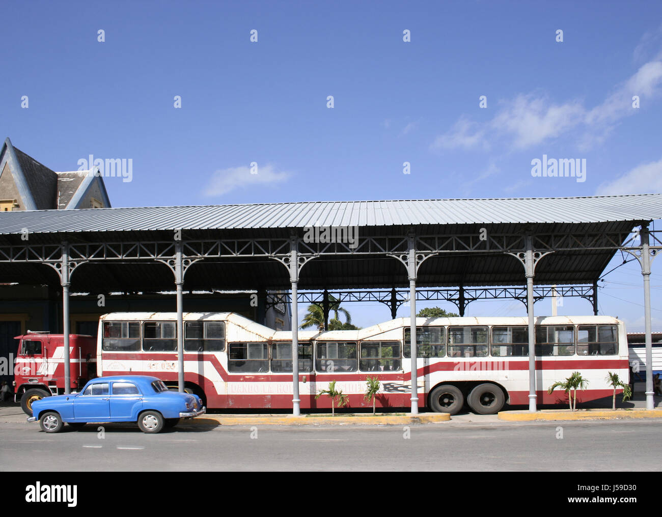 Camel bus cuba hi-res stock photography and images - Alamy