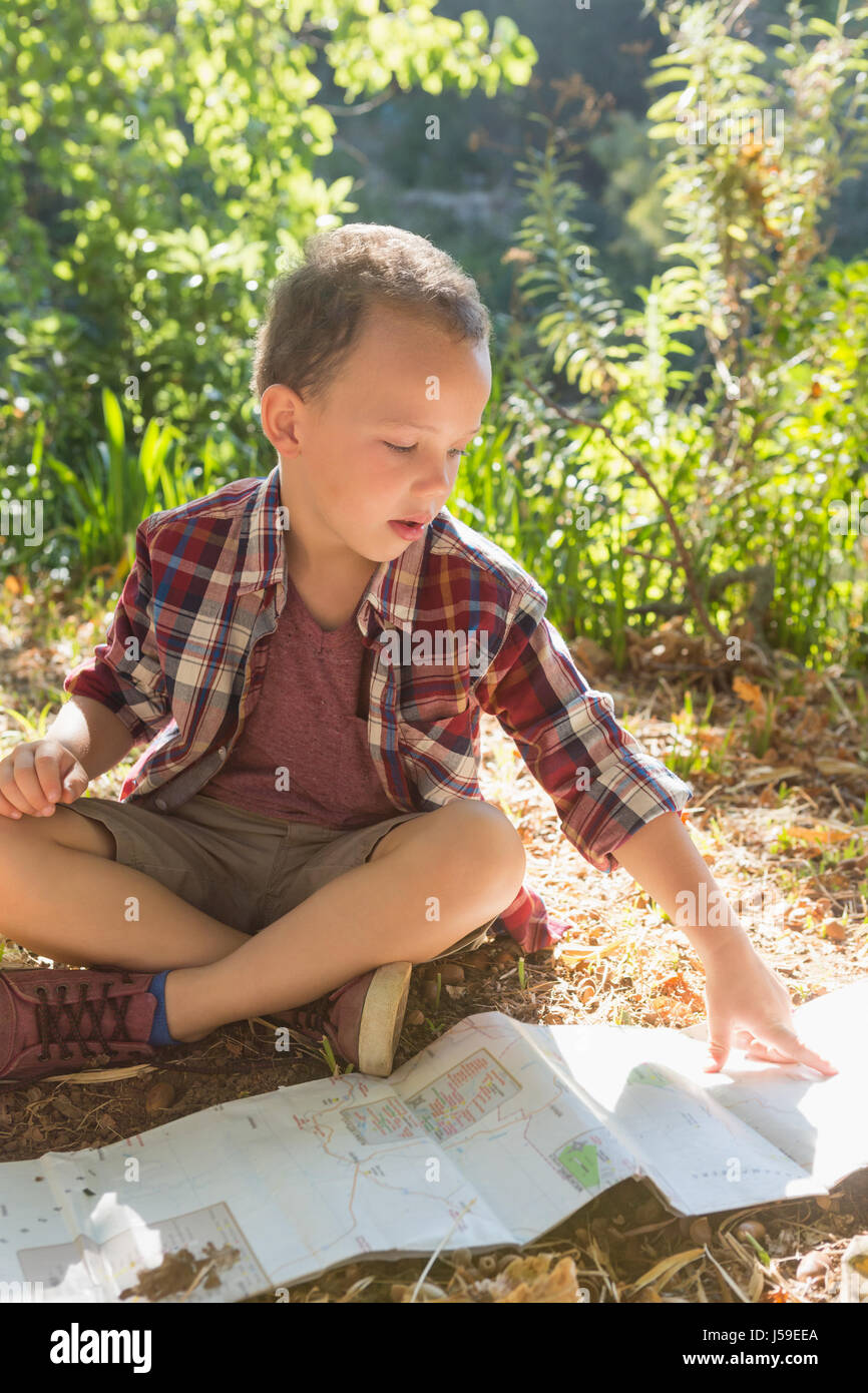 Boy reading a map hi-res stock photography and images - Alamy