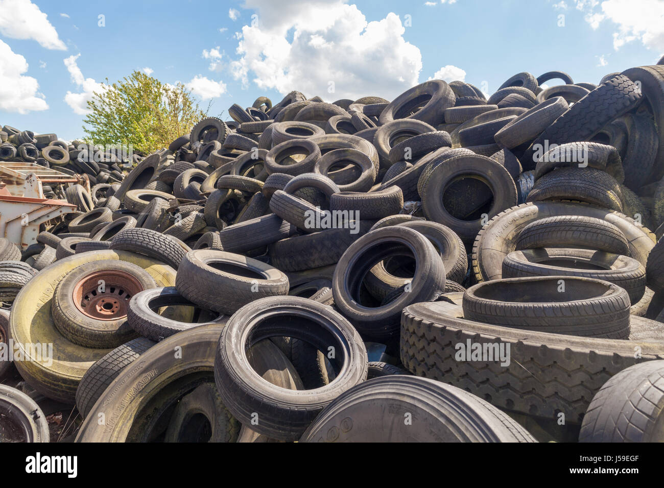 Scrap tyre hi-res stock photography and images - Alamy