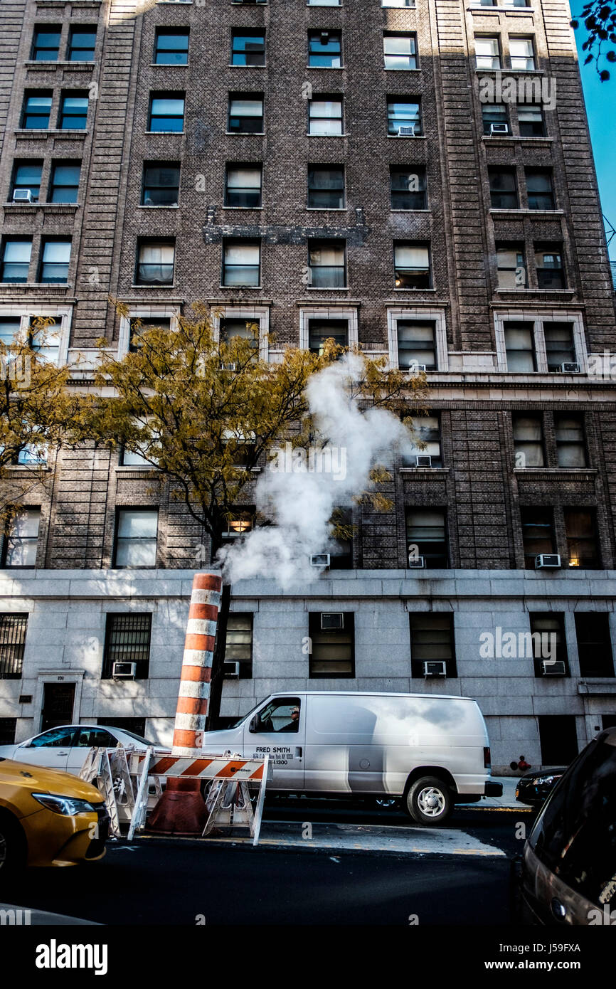 New york steam vents hi-res stock photography and images - Alamy