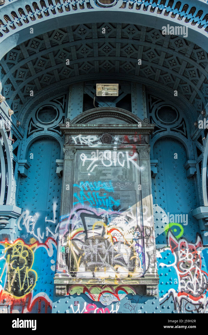 Manhattan graffiti hi-res stock photography and images - Alamy