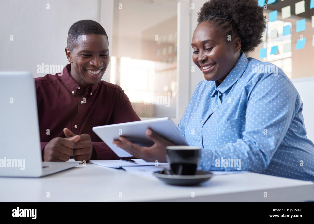 Business casual colleagues talking desk hi-res stock photography and ...