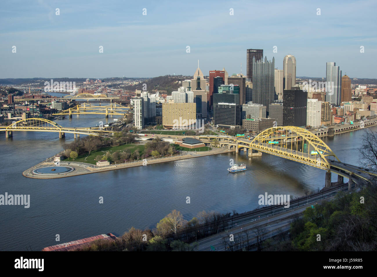 Pittsburgh city skyline from the top of the Duquesne Incline, Mount ...