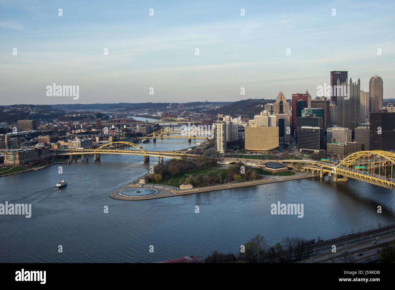 Pittsburgh city skyline from the top of the Duquesne Incline, Mount ...