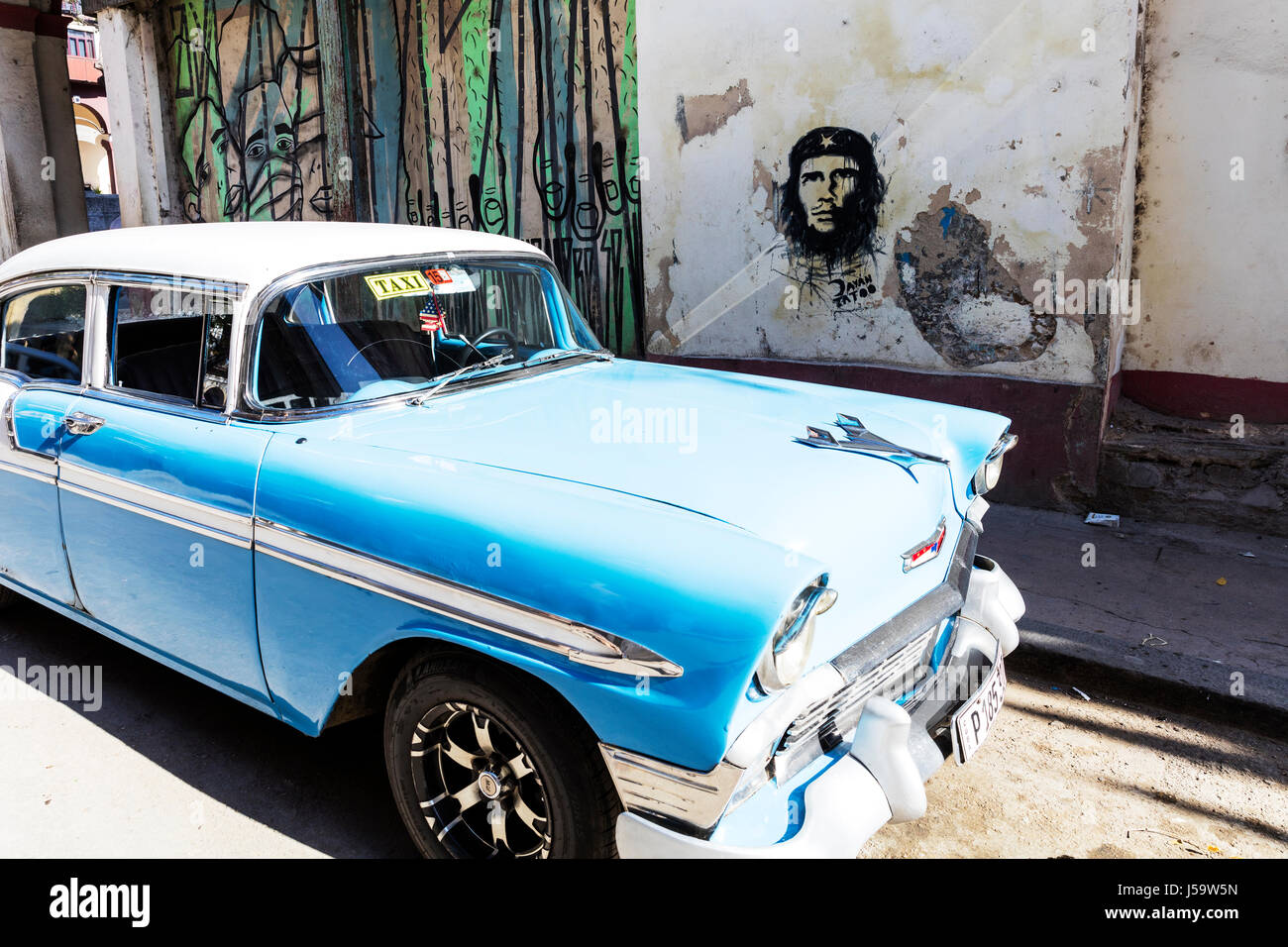 Old Cuban car in Havana Cuba American classic car with Che Guevara ...