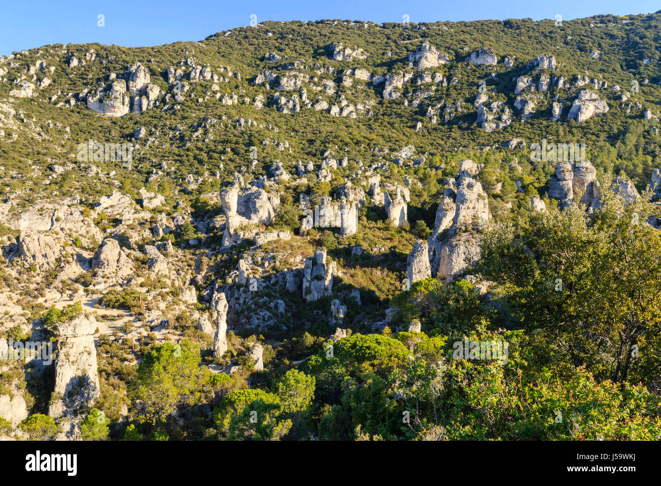 France, Hérault (34), Mourèze, le Cirque de Mourèze, paysage ruiniforme ...