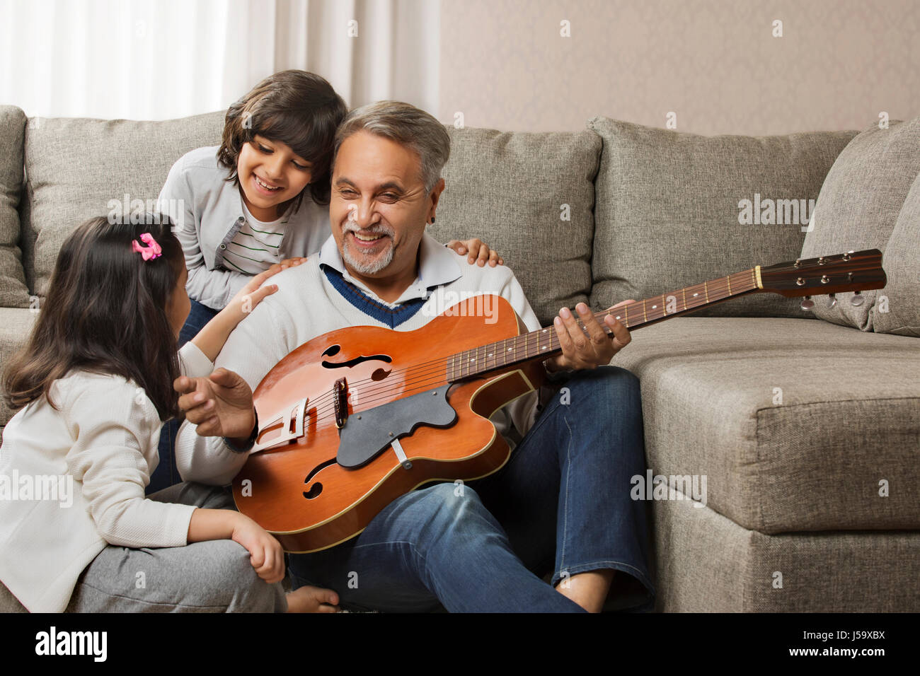 Grandfather granddaughter guitar hi-res stock photography and images ...