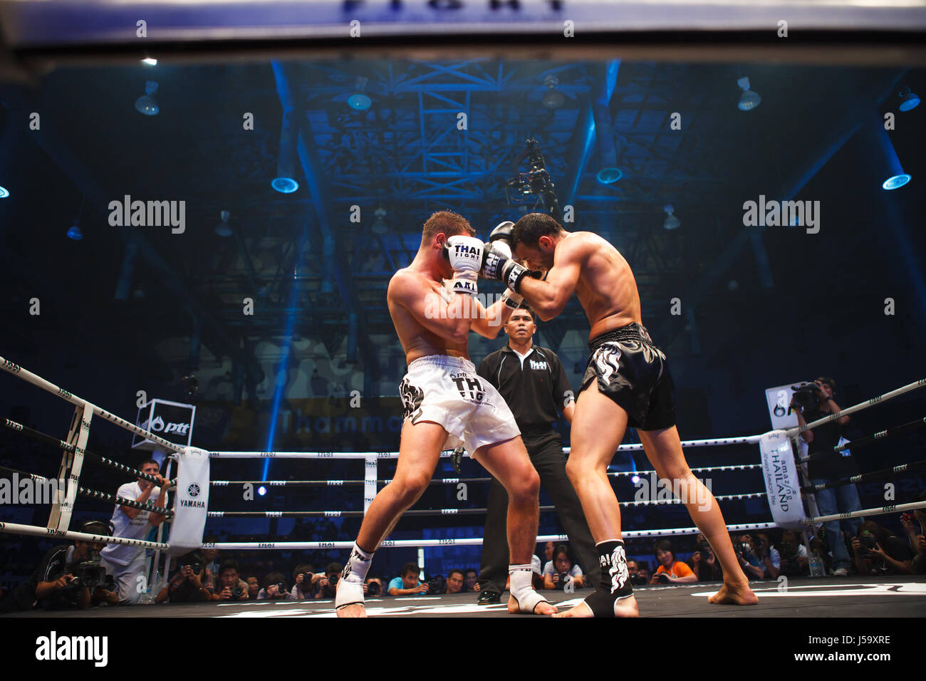 Thaifight hi-res stock photography and images - Alamy