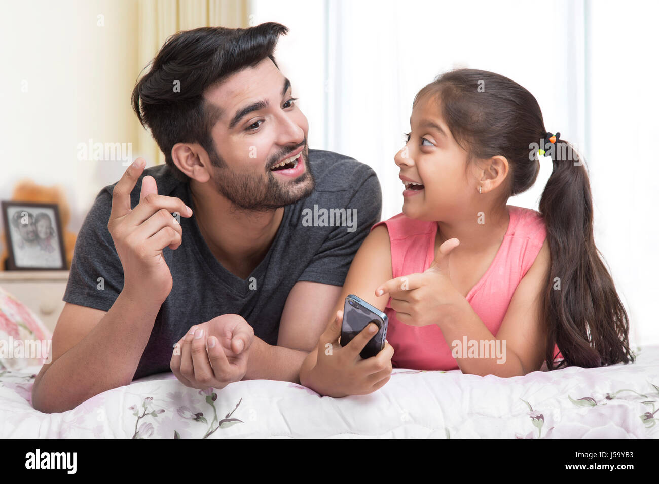 Father daughter using mobile phone hi-res stock photography and images ...