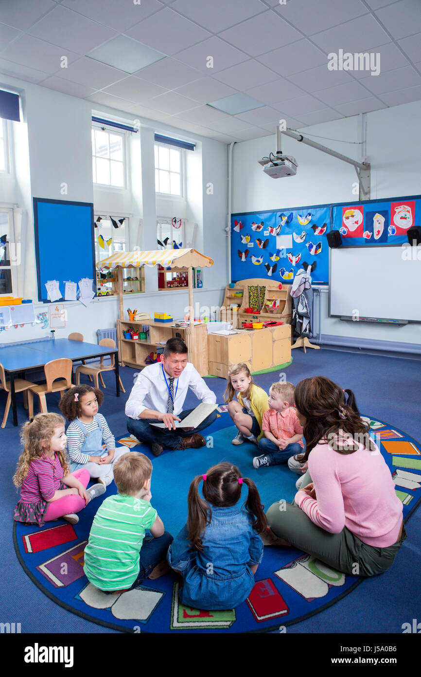 Preschool reading book classroom hi-res stock photography and images ...
