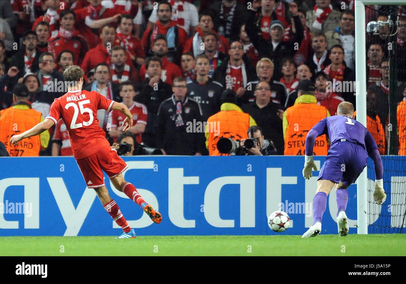 Thomas muller goal bayern hi-res stock photography and images - Alamy