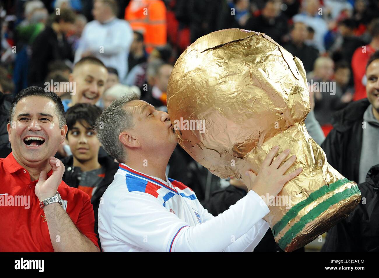 ENGLAND FAN KISSES WORLD CUP ENGLAND V MONTENEGRO WEMBLEY STADIUM ...