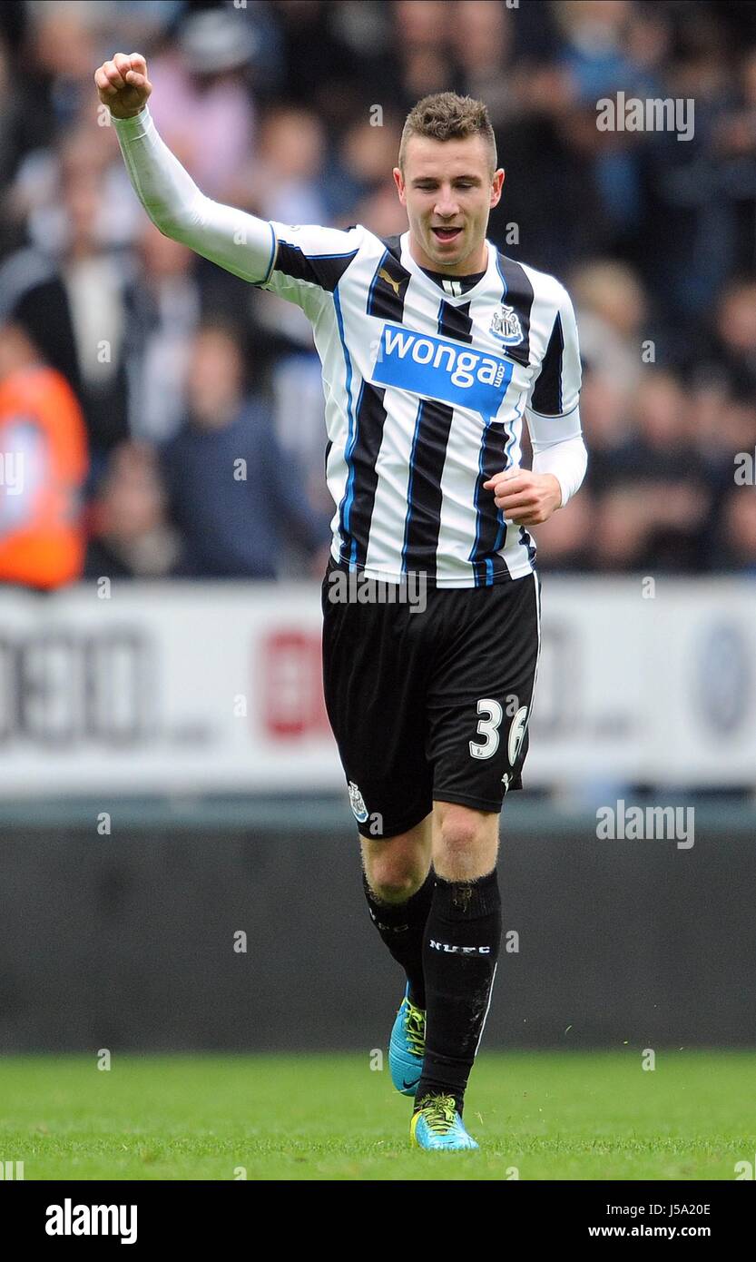PAUL DUMMETT CELEBRATES GOAL NEWCASTLE FC V LIVERPOOL FC ST JAMES PARK ...
